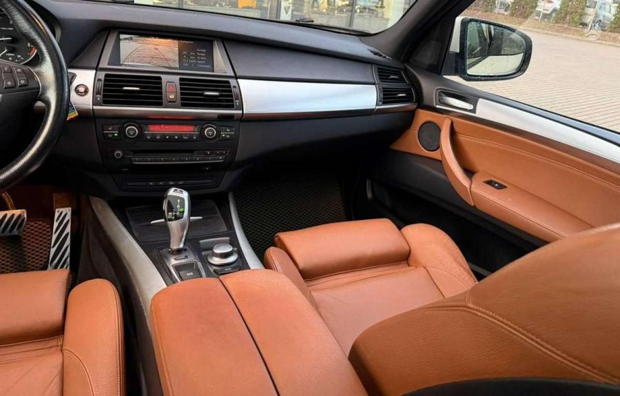 White BMW X5 2008 in Klaipeda, with an engine capacity of 2.99 L and mileage of 288 thousand km for 9700 €, photo 20 on AUTOMOTO.COM.LV