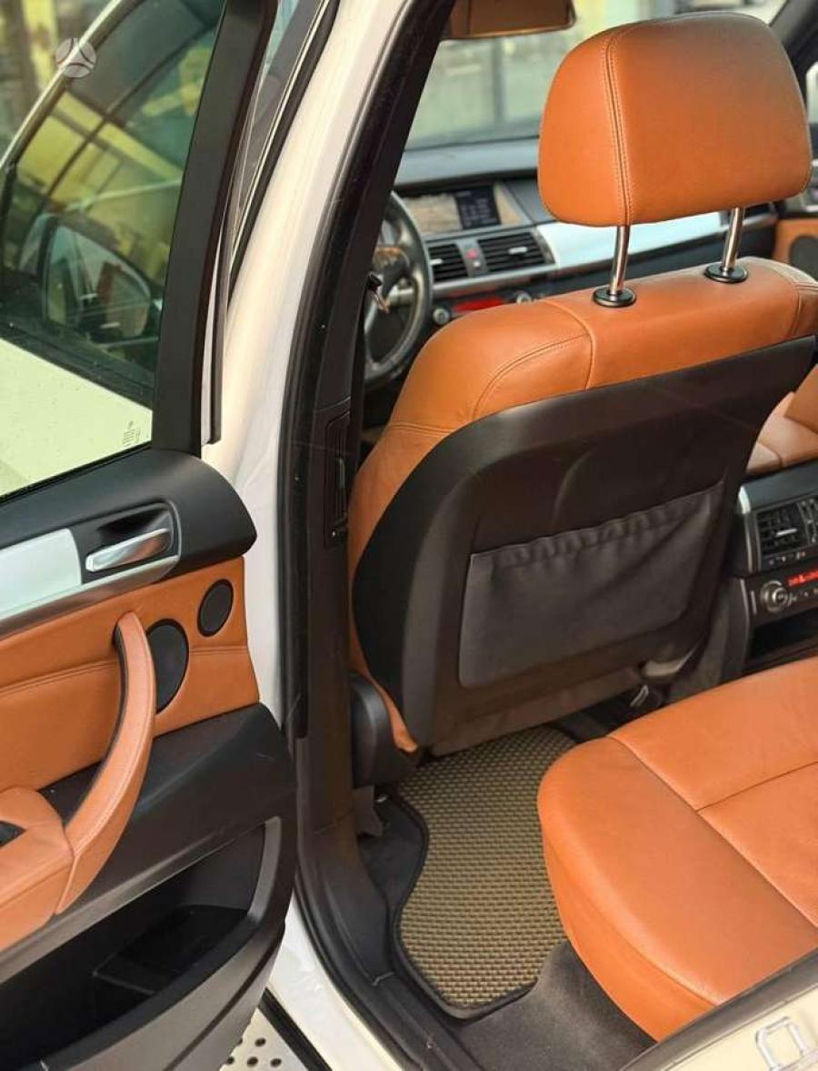 White BMW X5 2008 in Klaipeda, with an engine capacity of 2.99 L and mileage of 288 thousand km for 9700 €, photo 23 on AUTOMOTO.COM.LV