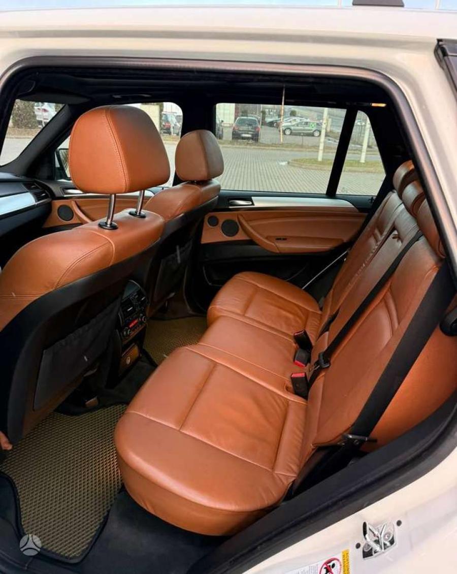 White BMW X5 2008 in Klaipeda, with an engine capacity of 2.99 L and mileage of 288 thousand km for 9700 €, photo 24 on AUTOMOTO.COM.LV