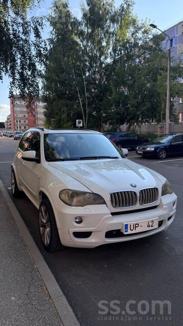 White BMW X5 2008 in Riga, with an engine capacity of 3.00 L and mileage of 244 thousand km for 7900 €, photo 1 on AUTOMOTO.COM.LV
