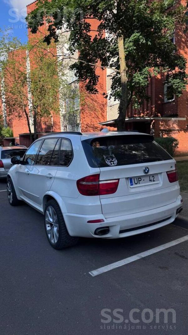White BMW X5 2008 in Riga, with an engine capacity of 3.00 L and mileage of 244 thousand km for 7900 €, photo 3 on AUTOMOTO.COM.LV