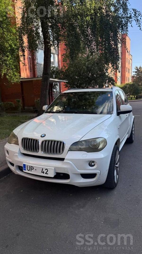 White BMW X5 2008 in Riga, with an engine capacity of 3.00 L and mileage of 244 thousand km for 7900 €, photo 5 on AUTOMOTO.COM.LV