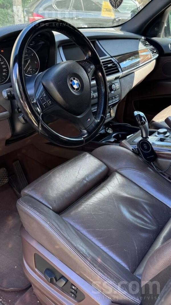 White BMW X5 2008 in Riga, with an engine capacity of 3.00 L and mileage of 244 thousand km for 7900 €, photo 6 on AUTOMOTO.COM.LV