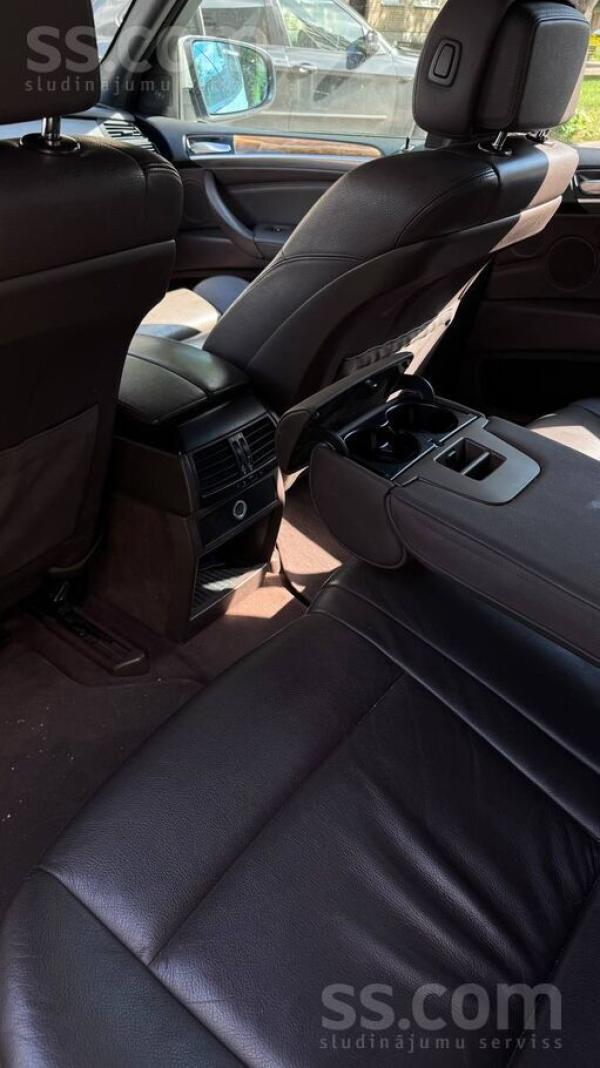 White BMW X5 2008 in Riga, with an engine capacity of 3.00 L and mileage of 244 thousand km for 7900 €, photo 7 on AUTOMOTO.COM.LV