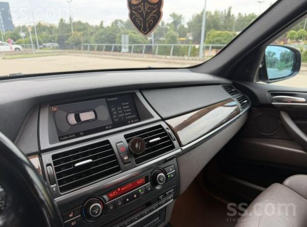 Balts BMW X5 2008 Rīga, ar dzinēja tilpumu 3.00 L un nobraukumu 244 tūkst. km par 8299 €, foto 10 vietnē AUTOMOTO.COM.LV