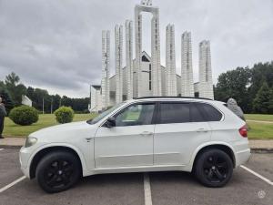 White BMW X5 2008 in Siauliai, with an engine capacity of 2.99 L and mileage of 313 thousand km for 8500 €, photo  on AUTOMOTO.COM.LV