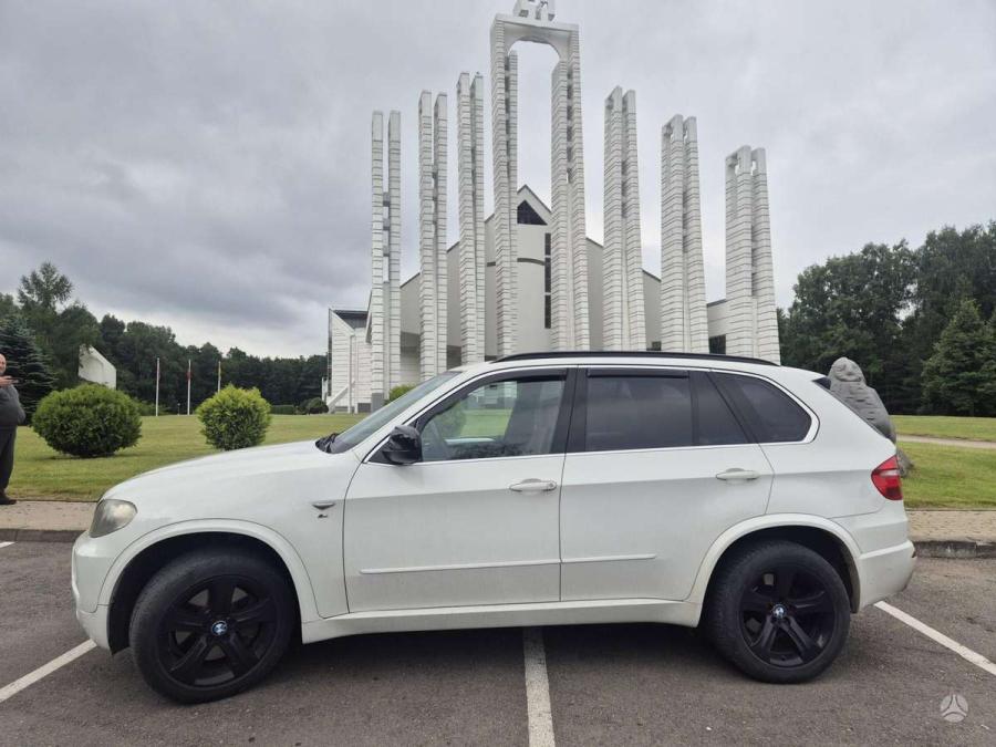 Balts BMW X5 2008 Šauļi, ar dzinēja tilpumu 2.99 L un nobraukumu 313 tūkst. km par 8500 €, foto 1 vietnē AUTOMOTO.COM.LV