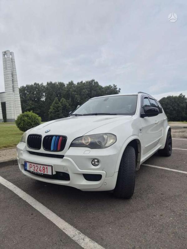 White BMW X5 2008 in Siauliai, with an engine capacity of 2.99 L and mileage of 313 thousand km for 8500 €, photo 4 on AUTOMOTO.COM.LV