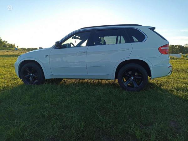 White BMW X5 2008 in Siauliai, with an engine capacity of 2.99 L and mileage of 313 thousand km for 8500 €, photo 7 on AUTOMOTO.COM.LV