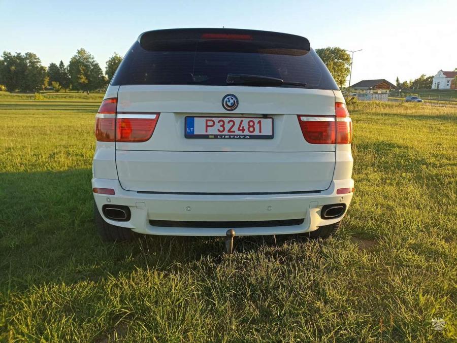 Balts BMW X5 2008 Šauļi, ar dzinēja tilpumu 2.99 L un nobraukumu 313 tūkst. km par 8500 €, foto 9 vietnē AUTOMOTO.COM.LV