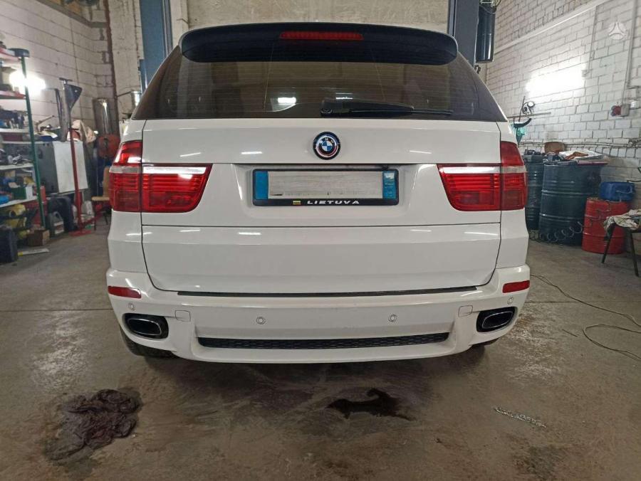 Balts BMW X5 2008 Šauļi, ar dzinēja tilpumu 2.99 L un nobraukumu 313 tūkst. km par 8500 €, foto 15 vietnē AUTOMOTO.COM.LV