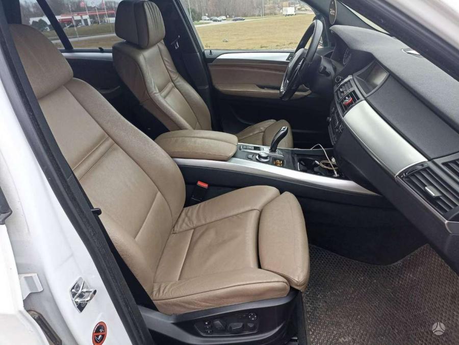 Balts BMW X5 2008 Šauļi, ar dzinēja tilpumu 2.99 L un nobraukumu 313 tūkst. km par 8500 €, foto 17 vietnē AUTOMOTO.COM.LV