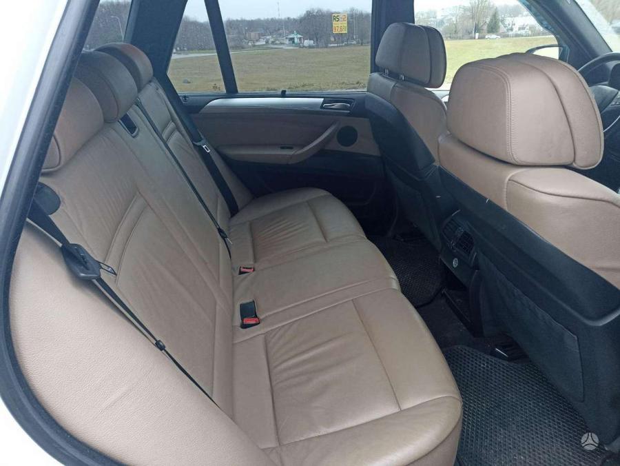 Balts BMW X5 2008 Šauļi, ar dzinēja tilpumu 2.99 L un nobraukumu 313 tūkst. km par 8500 €, foto 18 vietnē AUTOMOTO.COM.LV