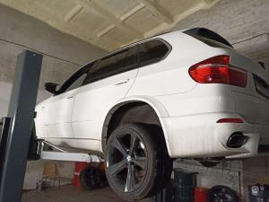 Balts BMW X5 2008 Šauļi, ar dzinēja tilpumu 2.99 L un nobraukumu 313 tūkst. km par 8500 €, foto 34 vietnē AUTOMOTO.COM.LV