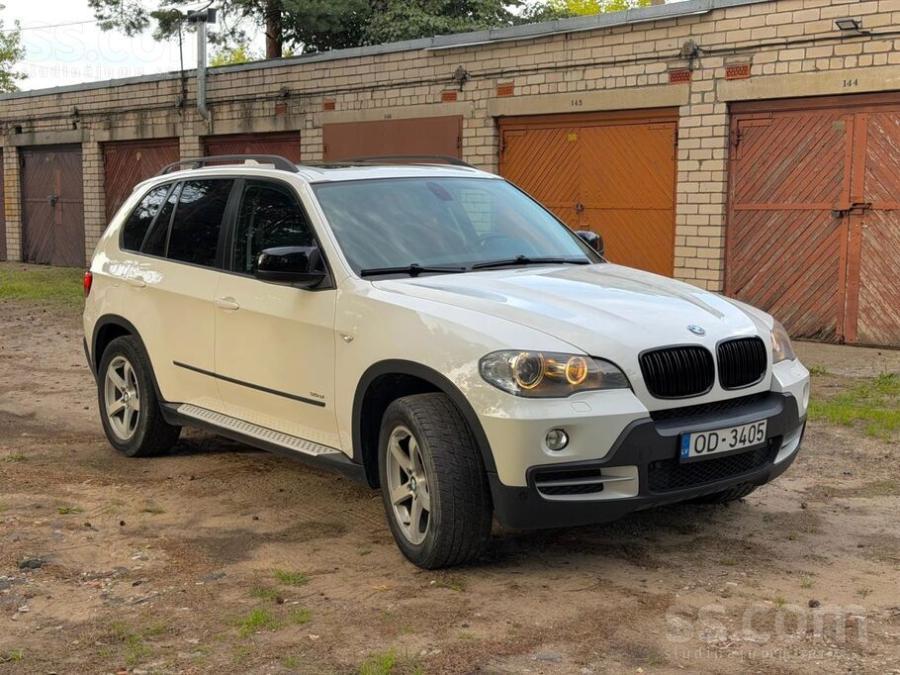 White BMW X5 2008 in Riga, with an engine capacity of 3.00 L and mileage of 272 thousand km for 12000 €, photo 4 on AUTOMOTO.COM.LV