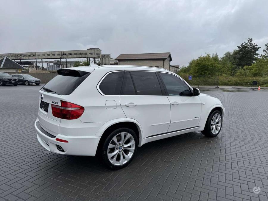 White BMW X5 2008 in Telschi, with an engine capacity of 2.99 L and mileage of 264 thousand km for 9700 €, photo 8 on AUTOMOTO.COM.LV