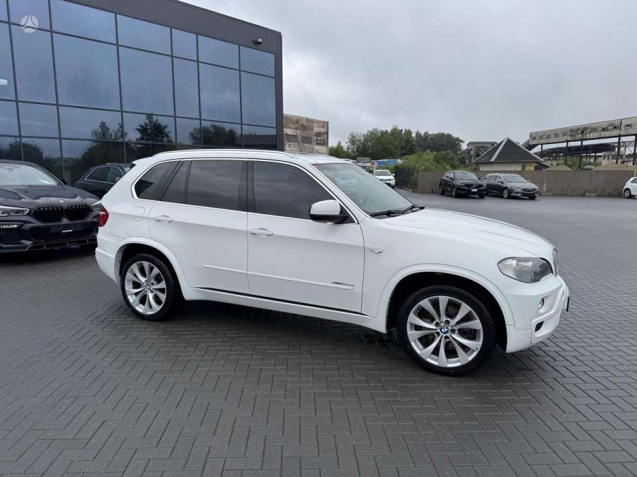 White BMW X5 2008 in Telschi, with an engine capacity of 2.99 L and mileage of 264 thousand km for 9700 €, photo 9 on AUTOMOTO.COM.LV