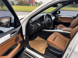 White BMW X5 2008 in Telschi, with an engine capacity of 2.99 L and mileage of 264 thousand km for 9700 €, photo 16 on AUTOMOTO.COM.LV