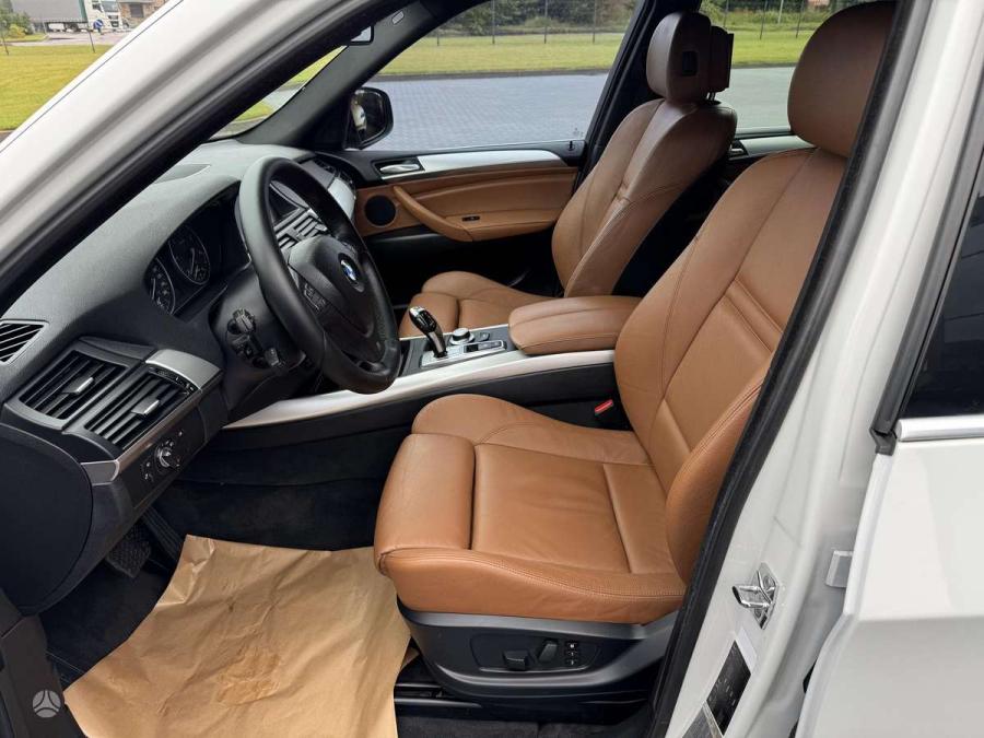 White BMW X5 2008 in Telschi, with an engine capacity of 2.99 L and mileage of 264 thousand km for 9700 €, photo 17 on AUTOMOTO.COM.LV