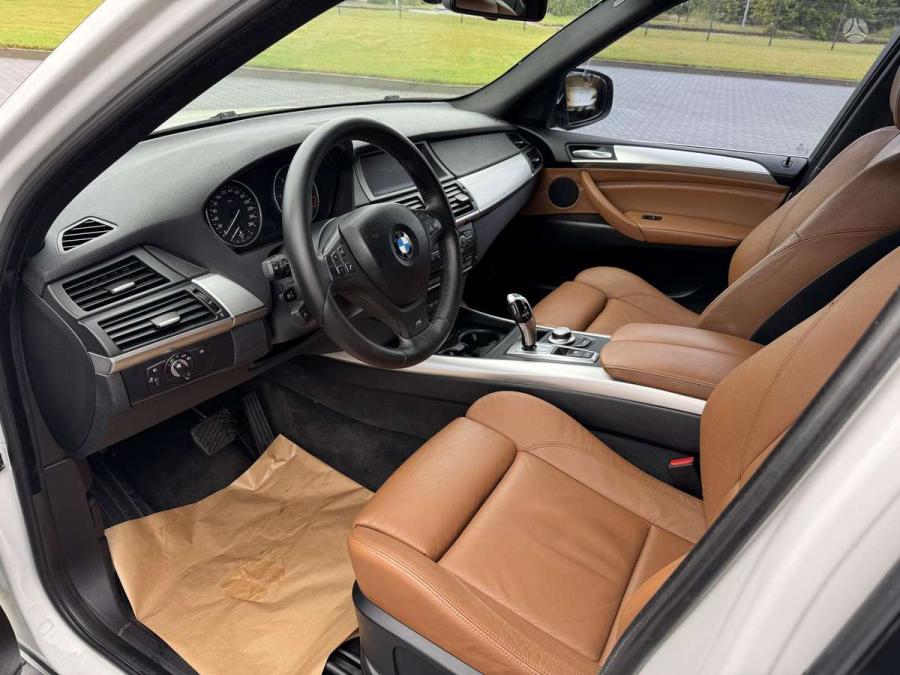 White BMW X5 2008 in Telschi, with an engine capacity of 2.99 L and mileage of 264 thousand km for 9700 €, photo 18 on AUTOMOTO.COM.LV