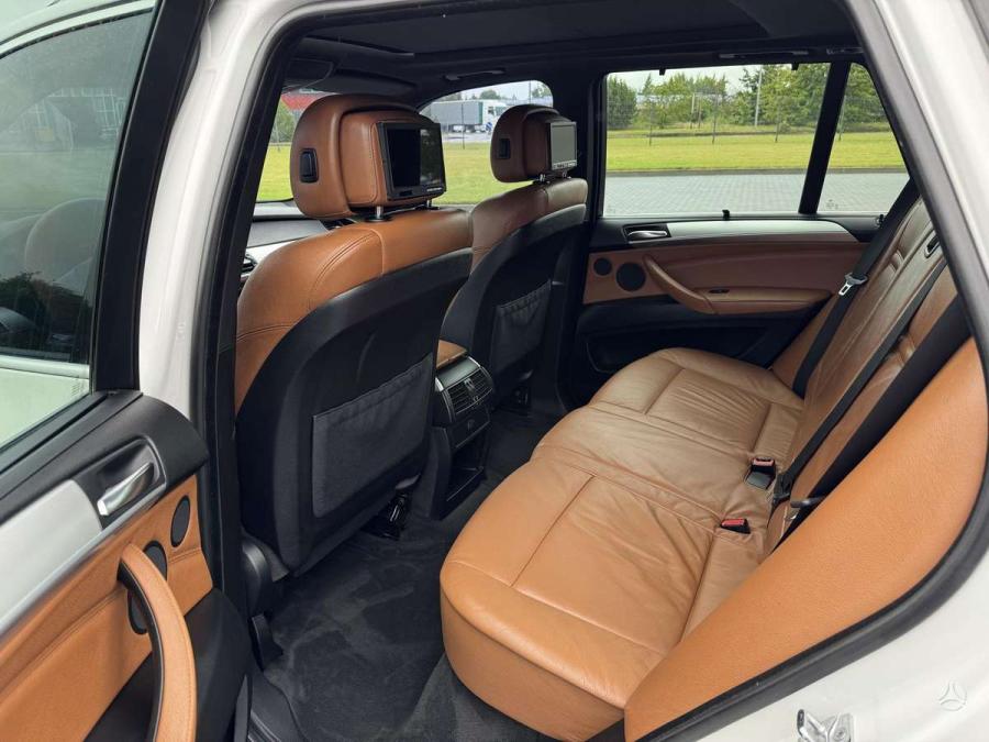 White BMW X5 2008 in Telschi, with an engine capacity of 2.99 L and mileage of 264 thousand km for 9700 €, photo 20 on AUTOMOTO.COM.LV