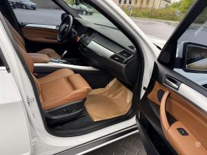 White BMW X5 2008 in Telschi, with an engine capacity of 2.99 L and mileage of 264 thousand km for 9700 €, photo 25 on AUTOMOTO.COM.LV