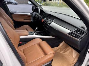 White BMW X5 2008 in Telschi, with an engine capacity of 2.99 L and mileage of 264 thousand km for 9700 €, photo 26 on AUTOMOTO.COM.LV