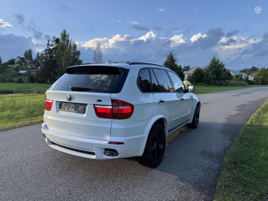 White BMW X5 2008 in Utena, with an engine capacity of 2.99 L and mileage of 194 thousand km for 8950 €, photo 7 on AUTOMOTO.COM.LV