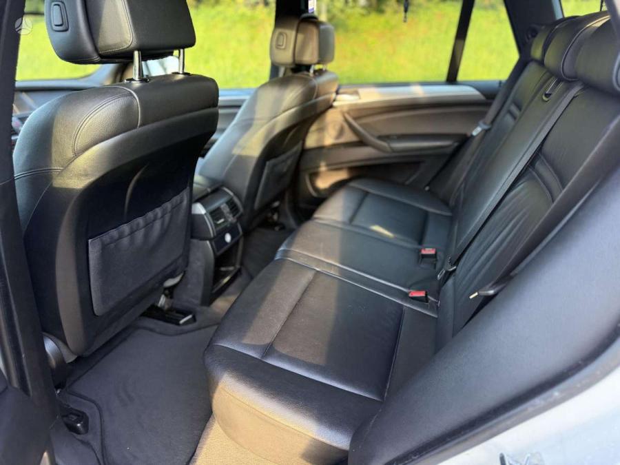 White BMW X5 2008 in Utena, with an engine capacity of 2.99 L and mileage of 194 thousand km for 8950 €, photo 9 on AUTOMOTO.COM.LV