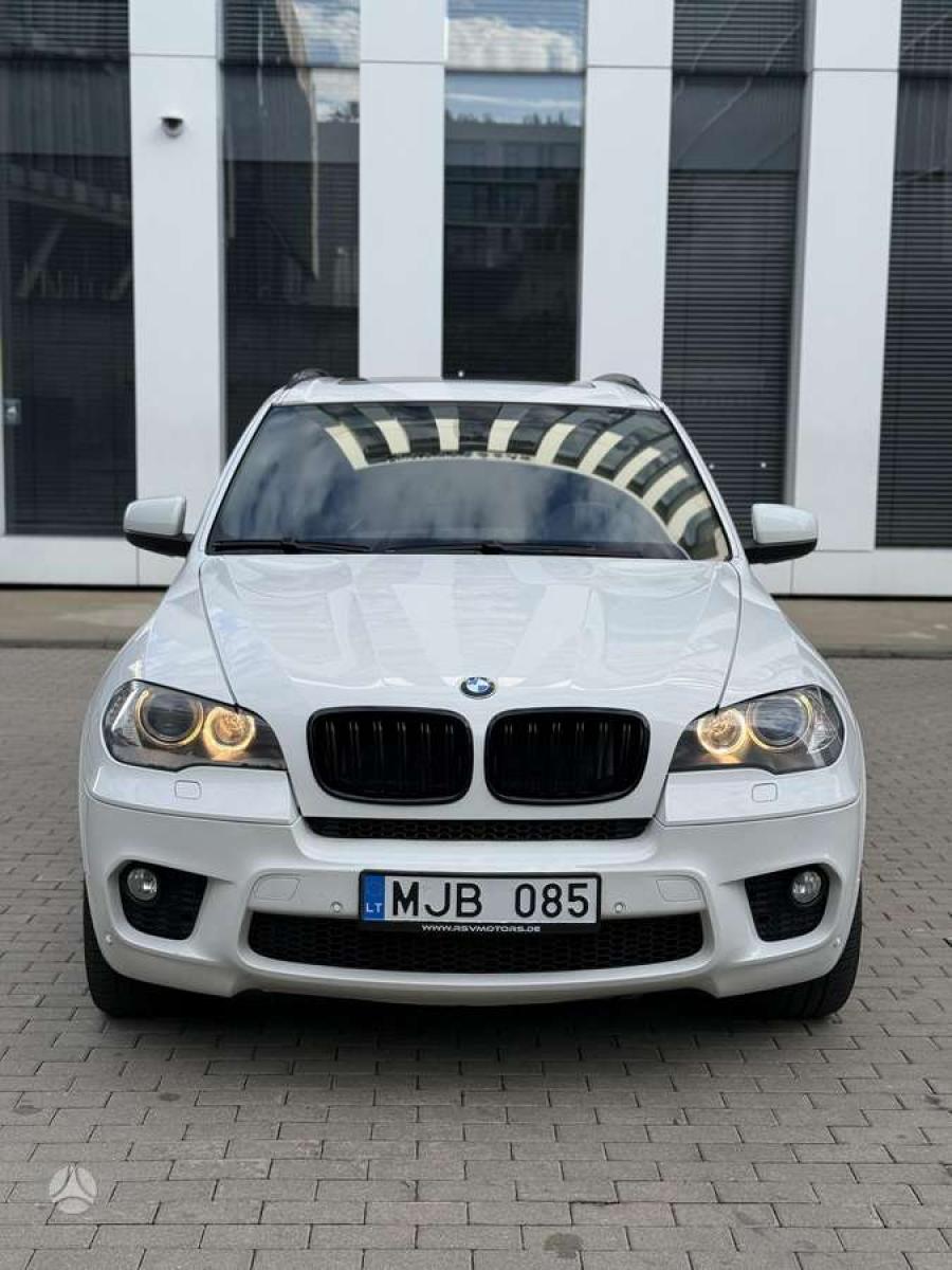 White BMW X5 2008 in Vilnius, with an engine capacity of 3.00 L and mileage of 336 thousand km for 11500 €, photo 1 on AUTOMOTO.COM.LV
