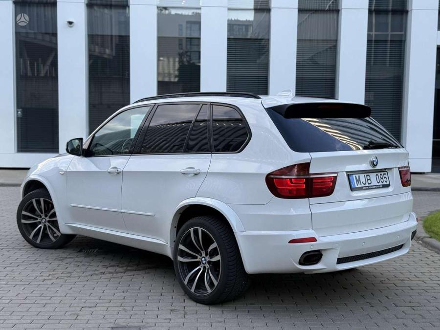 White BMW X5 2008 in Vilnius, with an engine capacity of 3.00 L and mileage of 336 thousand km for 11500 €, photo 5 on AUTOMOTO.COM.LV