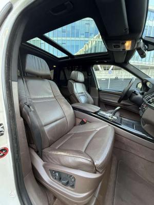 White BMW X5 2008 in Vilnius, with an engine capacity of 3.00 L and mileage of 336 thousand km for 11500 €, photo 17 on AUTOMOTO.COM.LV