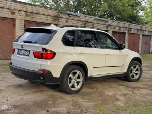 White BMW X5 2008 in Riga, with an engine capacity of 3.00 L and mileage of 274 thousand km for 9500 €, photo 5 on AUTOMOTO.COM.LV
