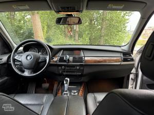 White BMW X5 2008 in Riga, with an engine capacity of 3.00 L and mileage of 274 thousand km for 9500 €, photo 12 on AUTOMOTO.COM.LV