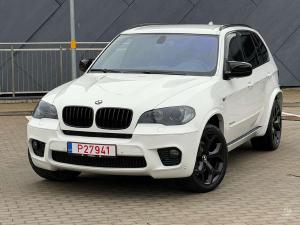 White BMW X5 2009 in Jonava, with an engine capacity of 2.99 L and mileage of 304 thousand km for 9400 €, photo  on AUTOMOTO.COM.LV
