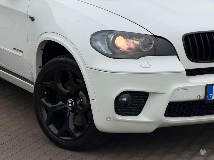 Balts BMW X5 2009 Jonava, ar dzinēja tilpumu 2.99 L un nobraukumu 304 tūkst. km par 9400 €, foto 9 vietnē AUTOMOTO.COM.LV