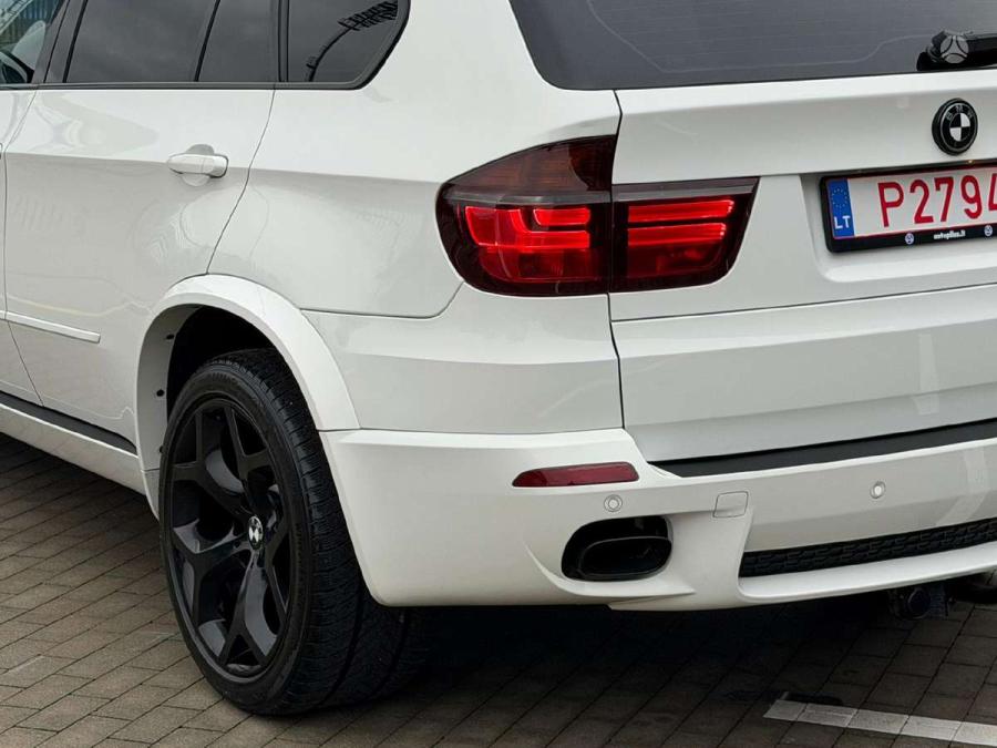 Balts BMW X5 2009 Jonava, ar dzinēja tilpumu 2.99 L un nobraukumu 304 tūkst. km par 9400 €, foto 10 vietnē AUTOMOTO.COM.LV