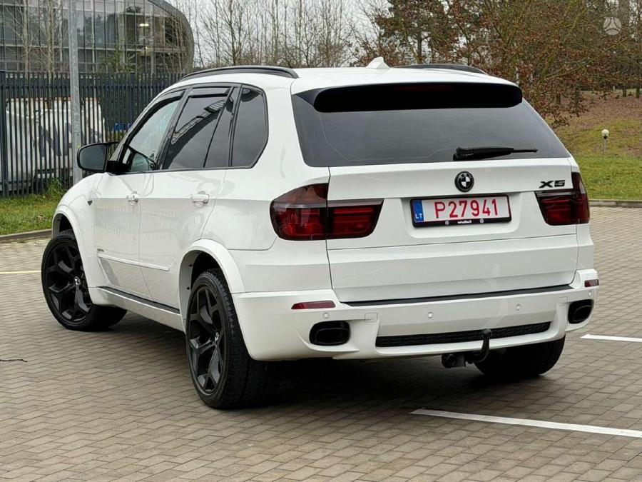 Balts BMW X5 2009 Jonava, ar dzinēja tilpumu 2.99 L un nobraukumu 304 tūkst. km par 9400 €, foto 11 vietnē AUTOMOTO.COM.LV