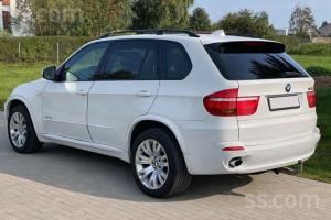 Balts BMW X5 2009 Rīga, ar dzinēja tilpumu 3.00 L un nobraukumu 355 tūkst. km par 9500 €, foto 4 vietnē AUTOMOTO.COM.LV