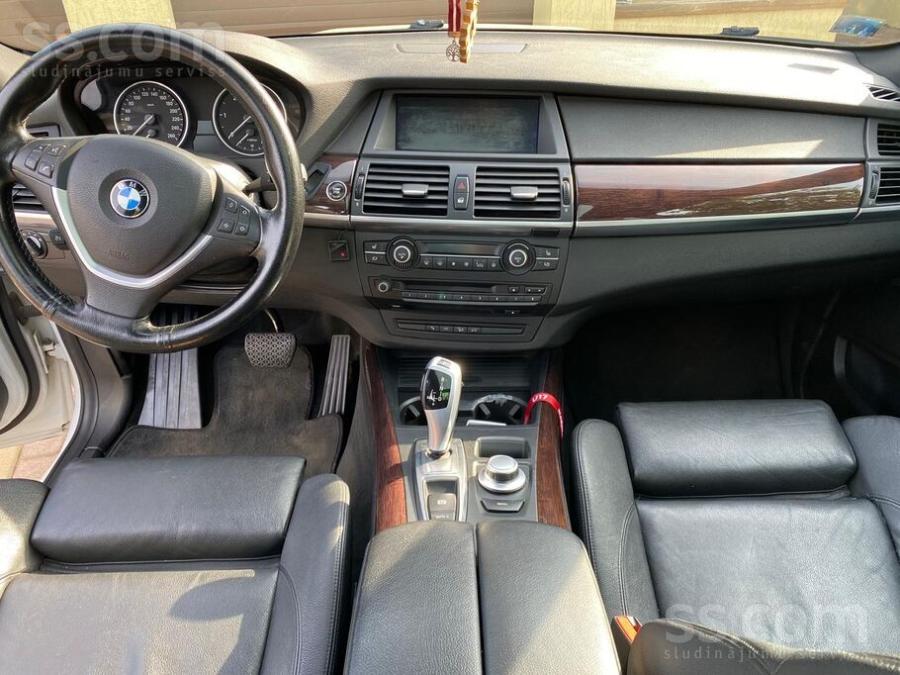 Balts BMW X5 2009 Rīga, ar dzinēja tilpumu 3.00 L un nobraukumu 355 tūkst. km par 9500 €, foto 13 vietnē AUTOMOTO.COM.LV