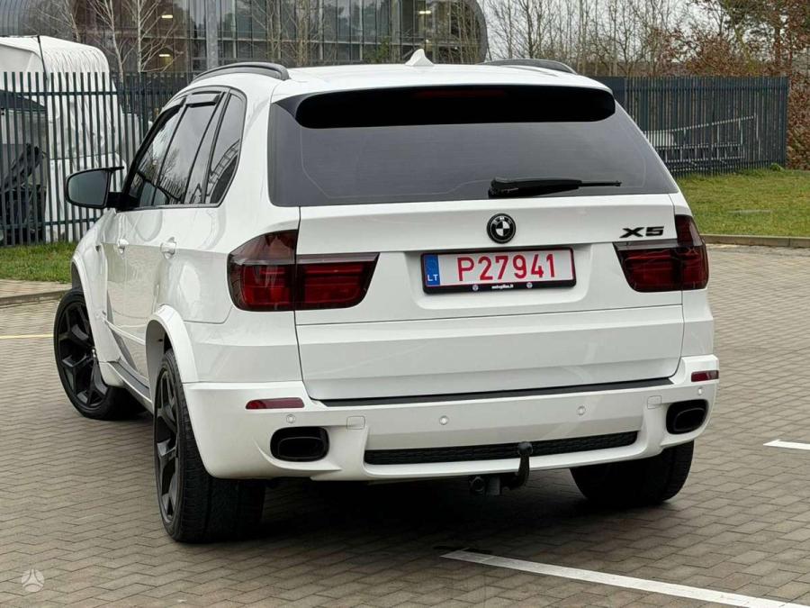 White BMW X5 2009 in Jonava, with an engine capacity of 2.99 L and mileage of 304 thousand km for 9900 €, photo 6 on AUTOMOTO.COM.LV