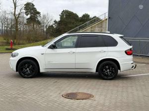 White BMW X5 2009 in Jonava, with an engine capacity of 2.99 L and mileage of 304 thousand km for 9900 €, photo 7 on AUTOMOTO.COM.LV