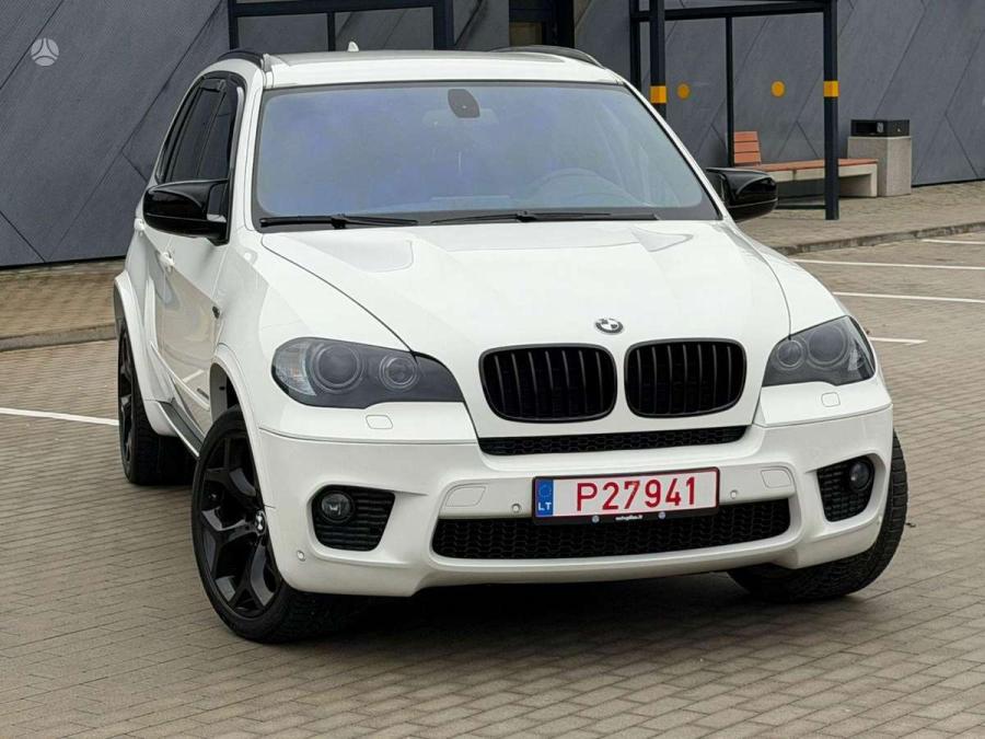 White BMW X5 2009 in Jonava, with an engine capacity of 2.99 L and mileage of 304 thousand km for 9900 €, photo 9 on AUTOMOTO.COM.LV
