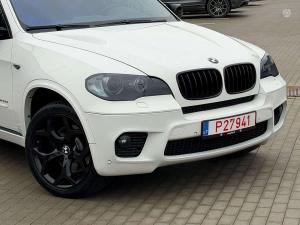 White BMW X5 2009 in Jonava, with an engine capacity of 2.99 L and mileage of 304 thousand km for 9900 €, photo 12 on AUTOMOTO.COM.LV