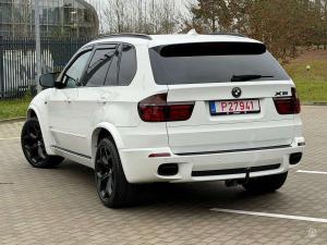 White BMW X5 2009 in Jonava, with an engine capacity of 2.99 L and mileage of 304 thousand km for 9900 €, photo 13 on AUTOMOTO.COM.LV