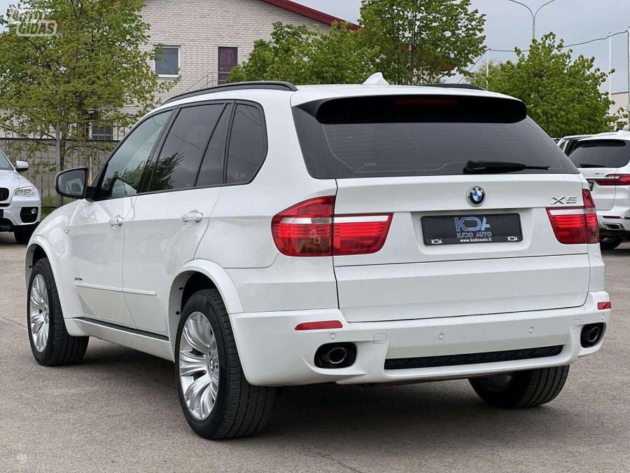 White BMW X5 2009 in Marijampole, with an engine capacity of 3.00 L and mileage of 265 thousand km for 11450 €, photo 7 on AUTOMOTO.COM.LV