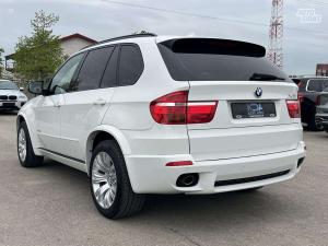 White BMW X5 2009 in Marijampole, with an engine capacity of 3.00 L and mileage of 265 thousand km for 11450 €, photo 8 on AUTOMOTO.COM.LV