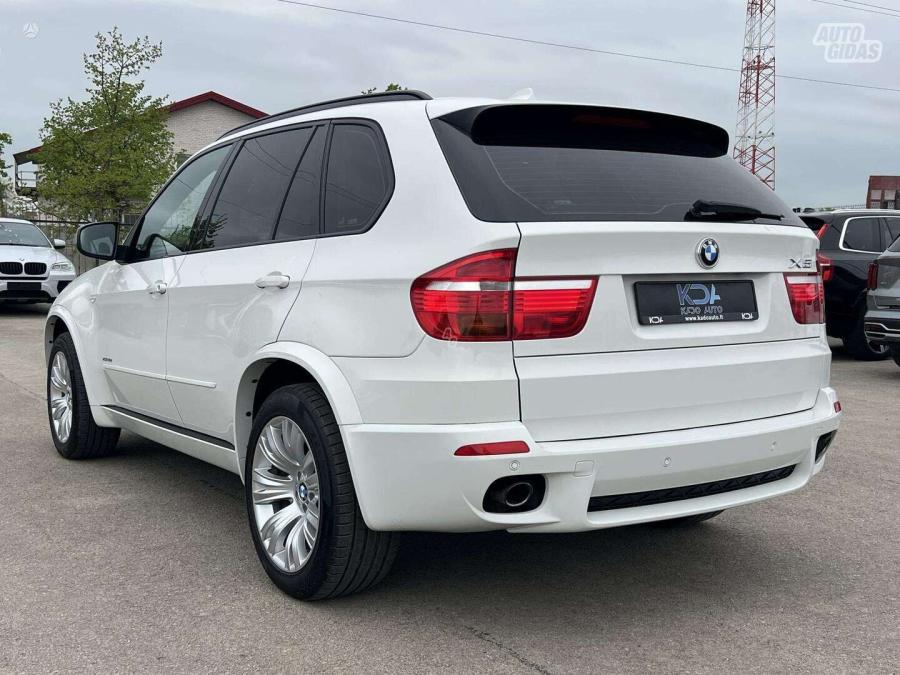 White BMW X5 2009 in Marijampole, with an engine capacity of 3.00 L and mileage of 265 thousand km for 11450 €, photo 8 on AUTOMOTO.COM.LV