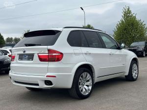 White BMW X5 2009 in Marijampole, with an engine capacity of 3.00 L and mileage of 265 thousand km for 11450 €, photo 9 on AUTOMOTO.COM.LV