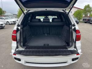 White BMW X5 2009 in Marijampole, with an engine capacity of 3.00 L and mileage of 265 thousand km for 11450 €, photo 11 on AUTOMOTO.COM.LV